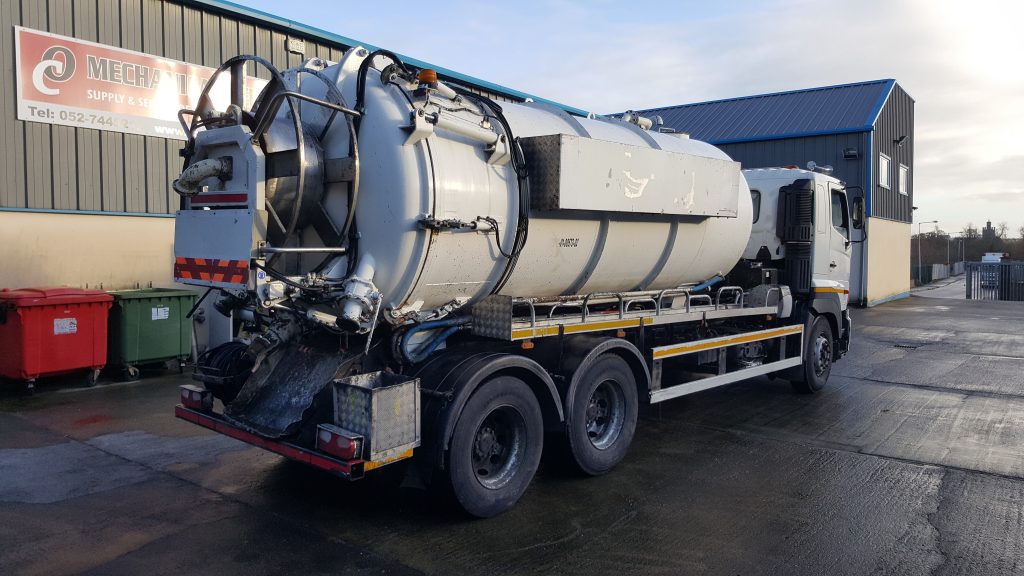 Hino 3000 Gallon Vac tanker with wash down | OC Mechanical Services